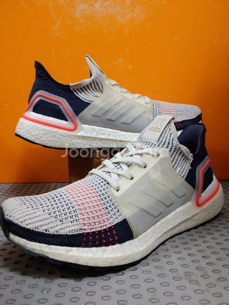 아디다스 울트라부스트19(US8.5추천265) | 런닝화/워킹화 | 중고나라