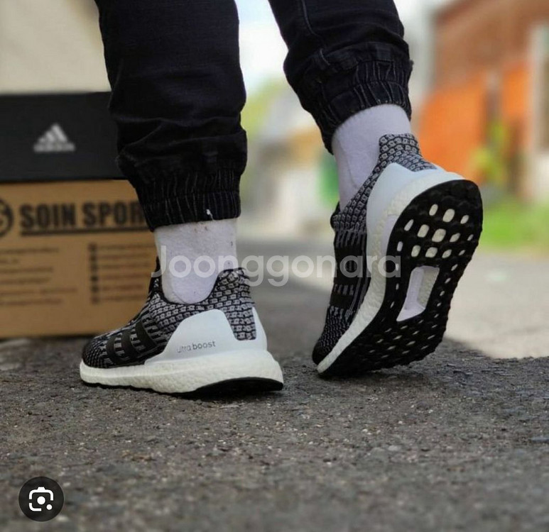 아디다스 울트라부스트5.0언케이지드(US9추천270) | 런닝화/워킹화 | 중고나라