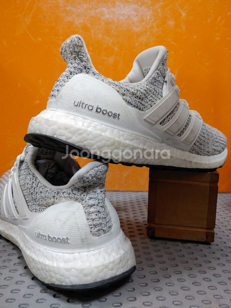 아디다스 울트라부스트(US7표기250) | 런닝화/워킹화 | 중고나라