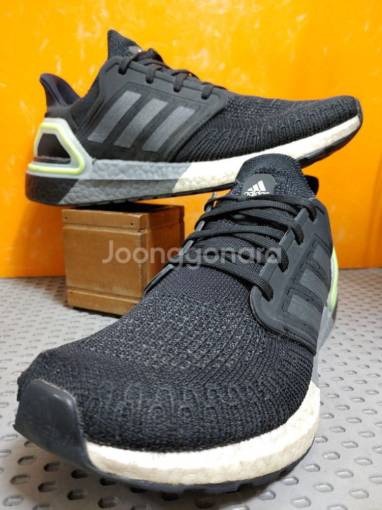 아디다스 울트라부스트20(US8.5추천265) | 런닝화/워킹화 | 중고나라