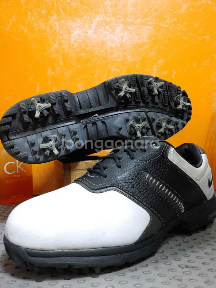 나이키 에어투어 골프화(US8.5표기265추천260) | 골프의류/골프화 | 중고나라