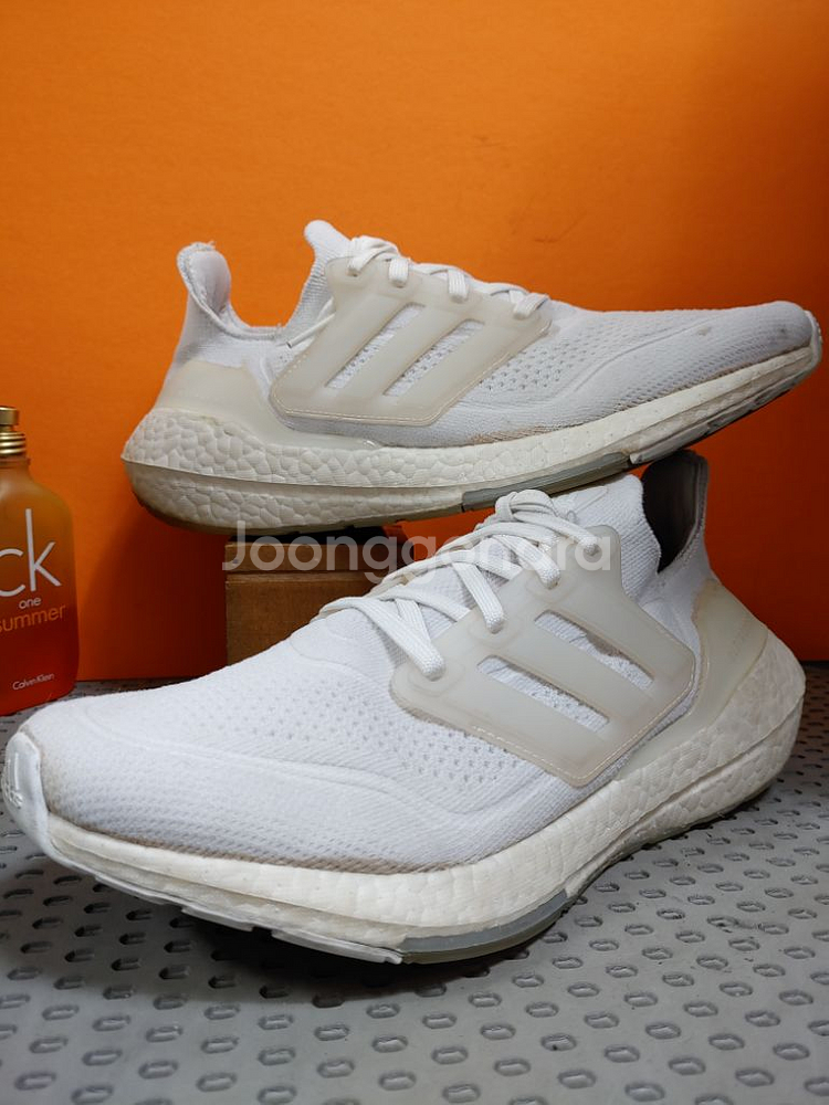 아디다스 울트라부스트21(US8.5JP265) | 런닝화/워킹화 | 중고나라