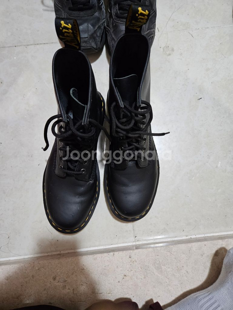 송민호 착용 닥터마틴 1460 나파 uk7 260 저렴 | 중고나라 카페에서 운영하는 공식 사이트