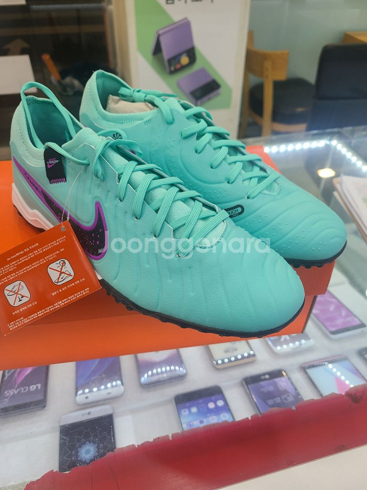 나이키 풋살화 티엠포레전드10프로tf 275 새상품 | 축구의류/축구화 | 중고나라