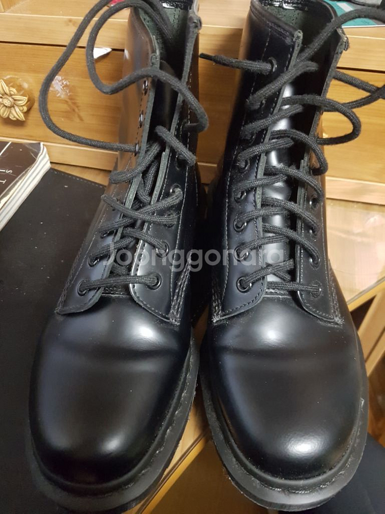 닥터마틴 1460 8홀 모노 uk7 사이즈 | 워커/부츠 | 중고나라