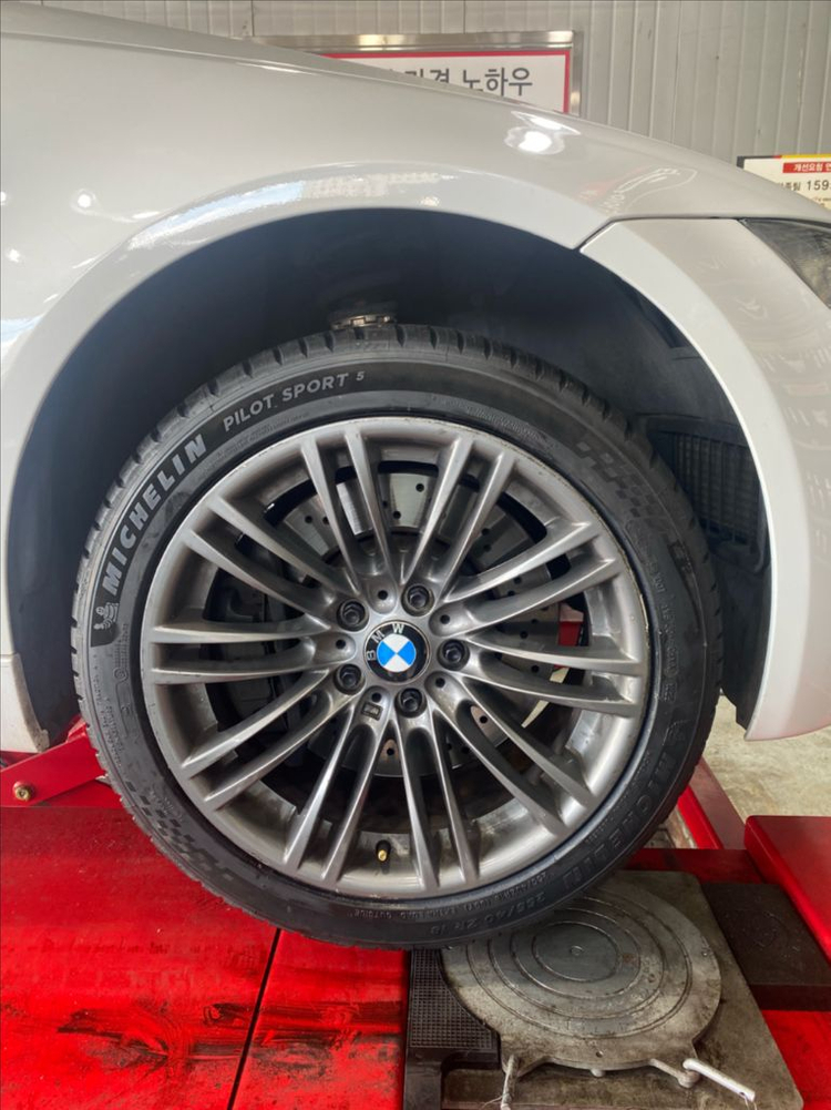 18인치 e92 M3 휠타이어 (BMW Style 219M 휠 + 미쉐린 PS5, 255-40-18) | 중고나라 - 안심되는 중고거래