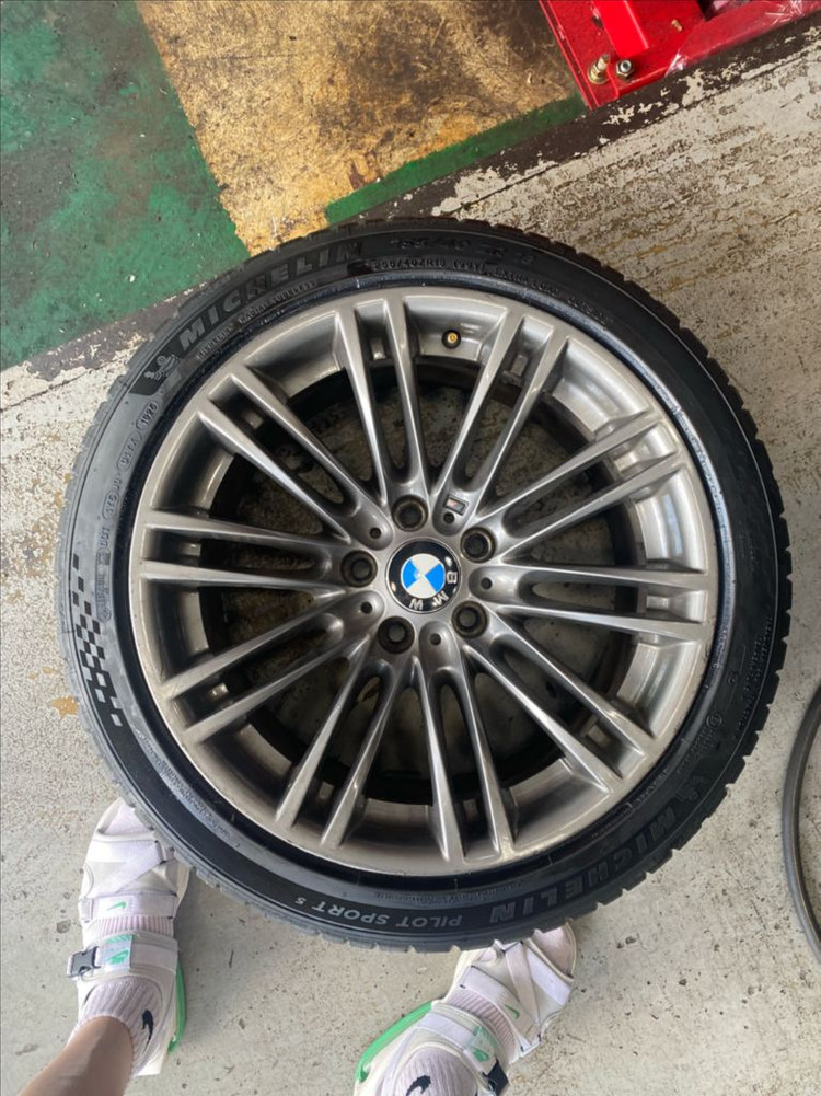 18인치 e92 M3 휠타이어 (BMW Style 219M 휠 + 미쉐린 PS5, 255-40-18) | 중고나라 - 안심되는 중고거래