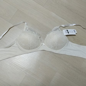 가격인하! 85A 브라 새상품 7000원 | 언더웨어/잠옷 | 중고나라